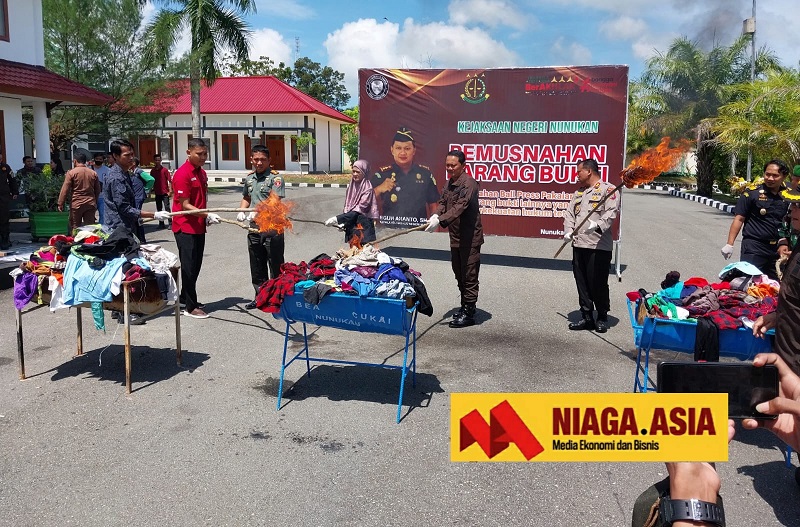 Bupati Nunukan Tawarkan KUR untuk Buka Usaha Baru bagi Pedagang Pakaian ... Bupati Nunukan Tawarkan KUR untuk Buka Usaha Baru bagi Pedagang Pakaian ...