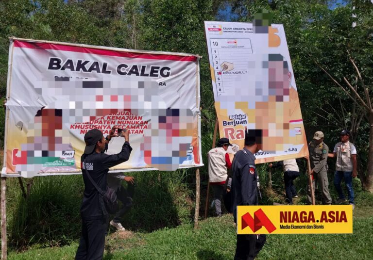 Bawaslu Nunukan Turunkan Baliho dan Spanduk Caleg Menyerupai APK - Niaga.Asia