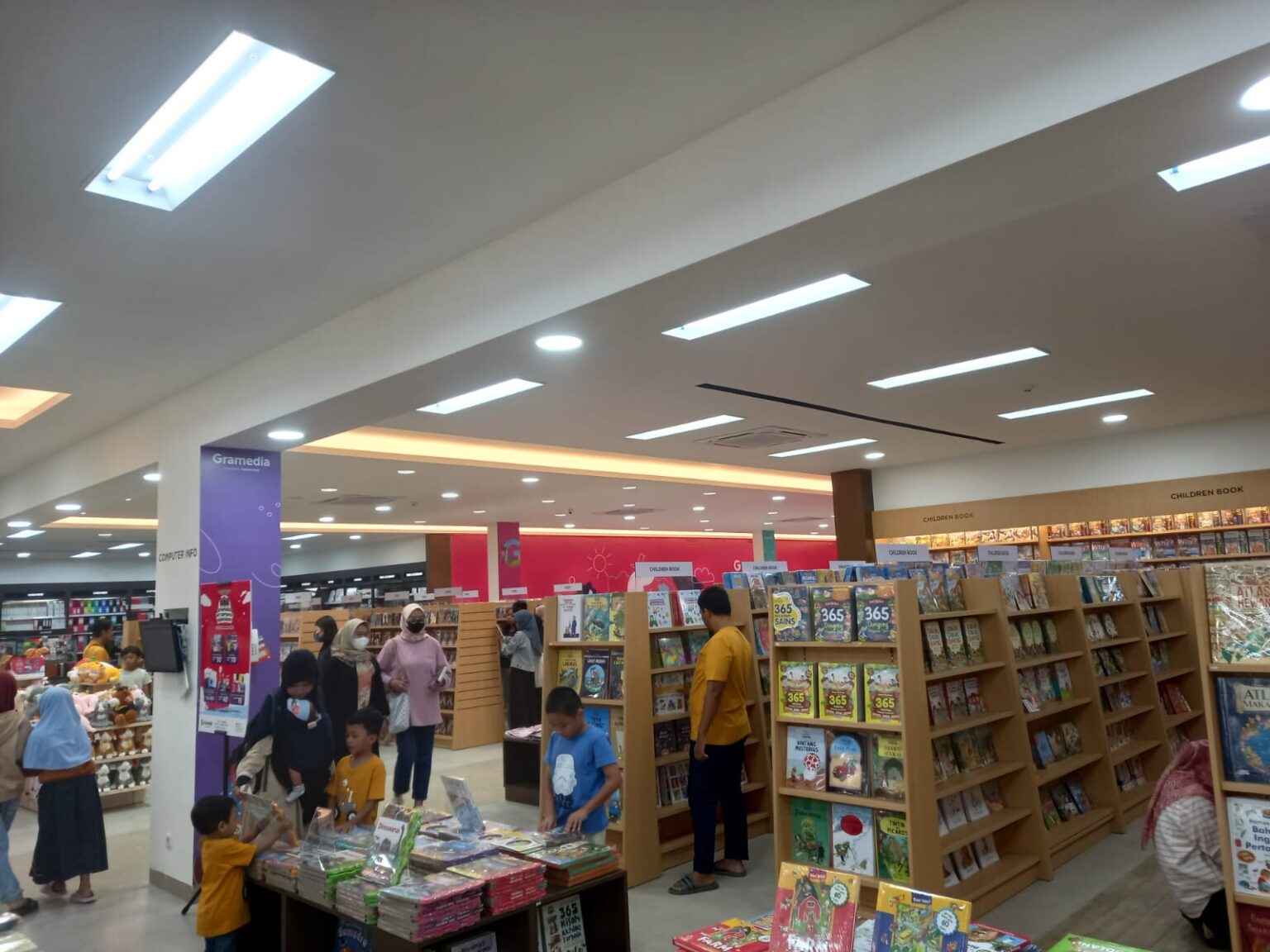 Gramedia Hadir Dengan Konsep Baru di MT Haryono Balikpapan - Niaga.Asia