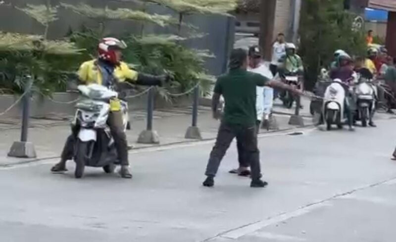 Viral Jukir Ngamuk Bawa Sajam di Samarinda Ternyata Sedang Mabuk ... Viral Jukir Ngamuk Bawa Sajam di Samarinda Ternyata Sedang Mabuk ...